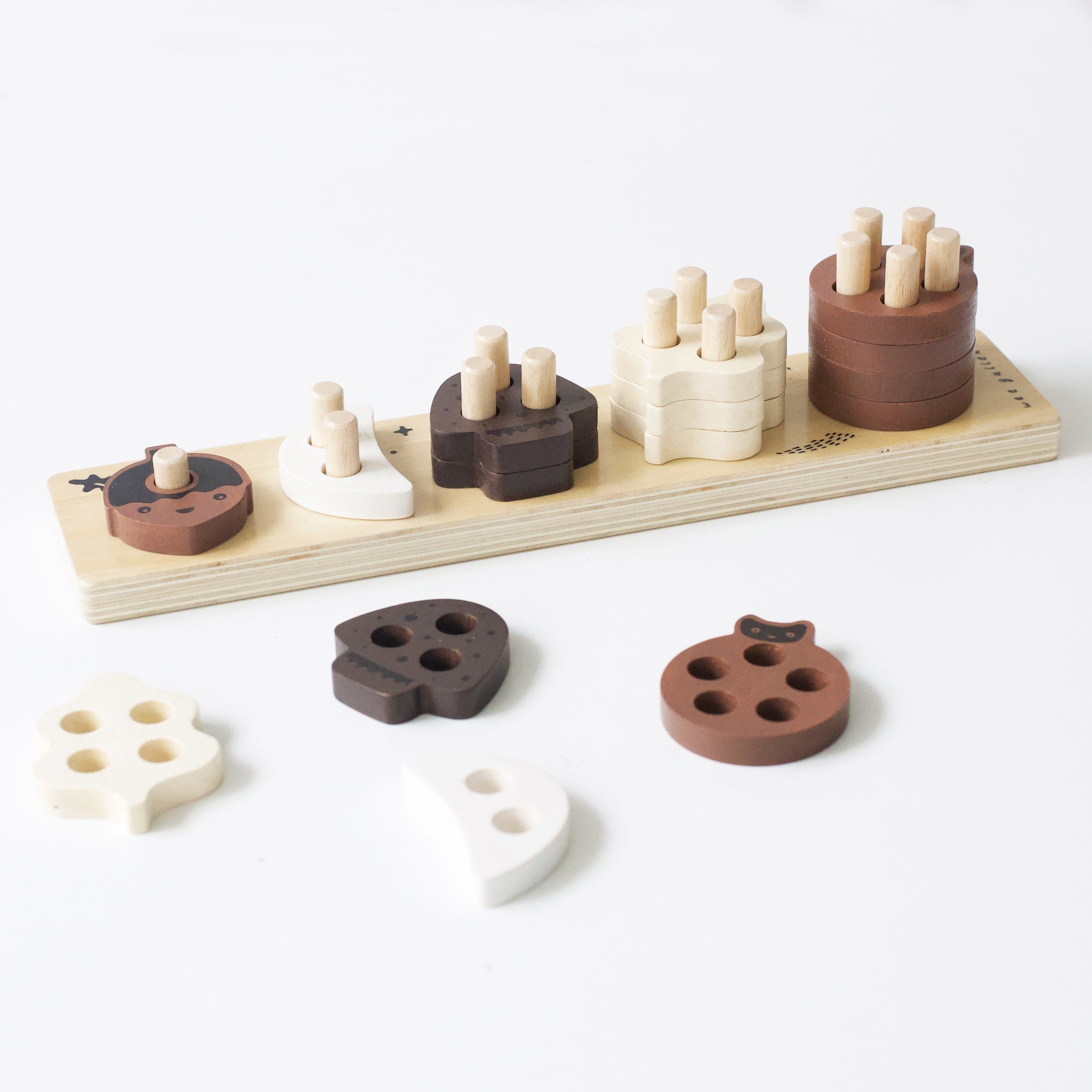 Wee Gallery Count + Stack Toy | Eco-Friendly Montessori Wooden Sorting ...